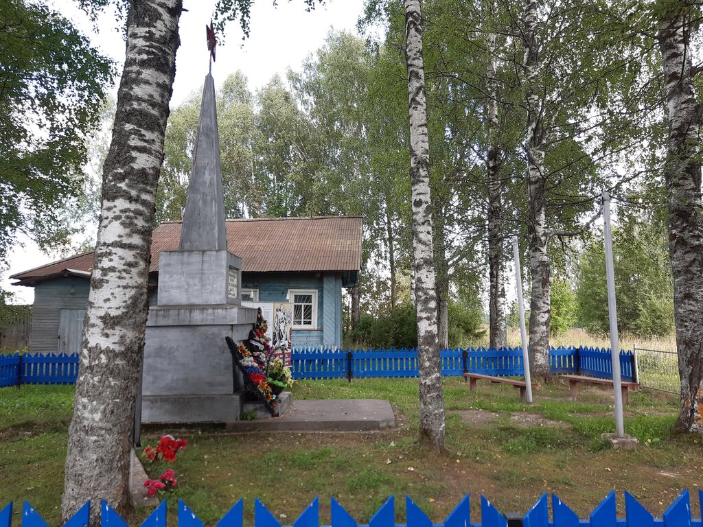Anıt, heykel Воинам-шебеньжанам, погибшим в годы Великой Отечественной войны, Vologodskaya oblastı, foto