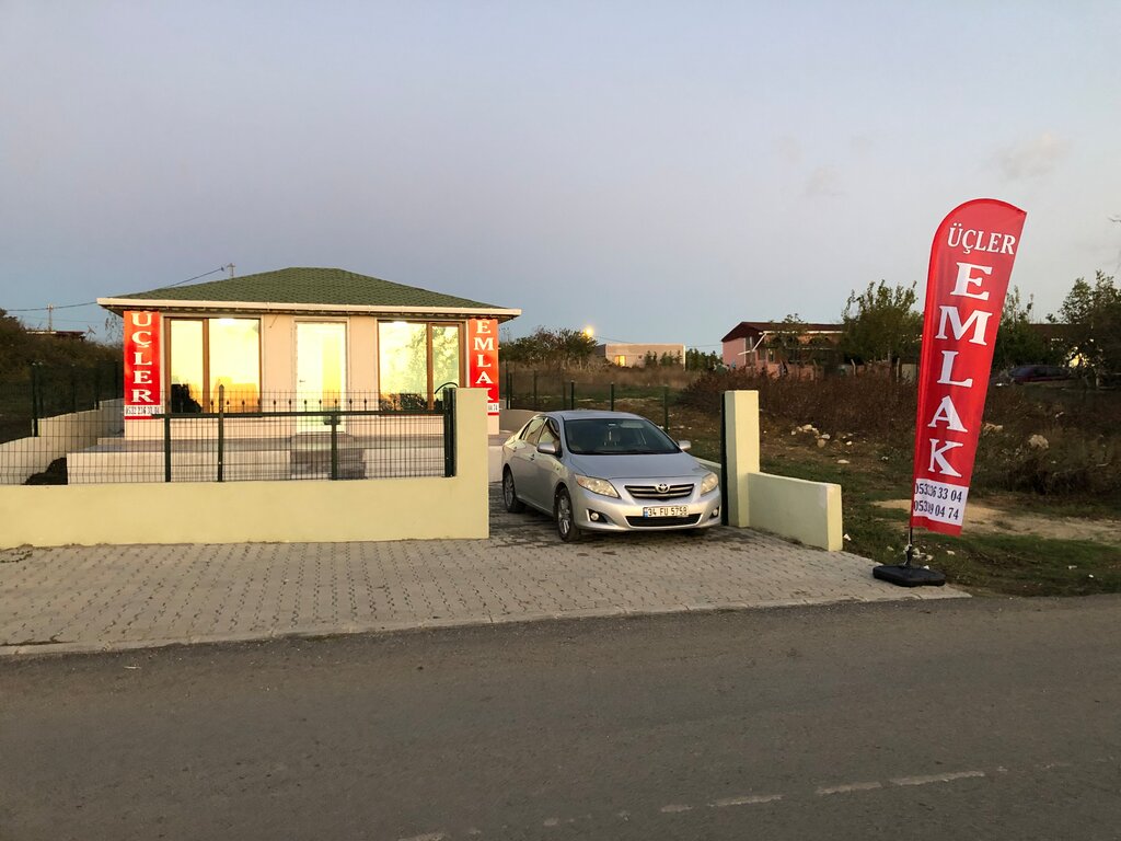Emlak ofisi Üçler Emlak, İstanbul, foto