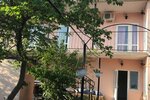 Guest house Gostepriimnyi dom (Ялтинская улица No:13), otel  Feodosya'dan (Kefe'den)