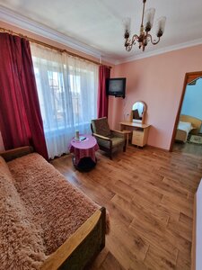 U Bashni (2-y Saratovskiy pereulok No:5, Zelenogradsk), otel  Zelenogradsk'tan