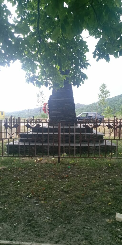 Anıt, heykel Братская могила воинов Советской Армии, Kuzey Osetya‑Alanya, foto