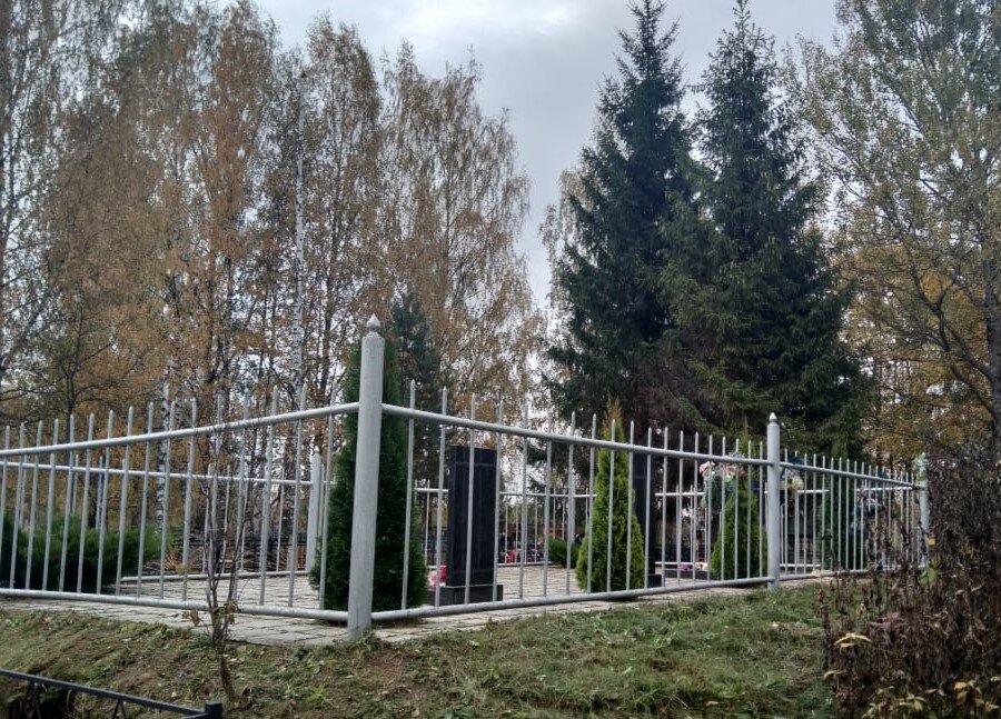 Anıt, heykel Братское захоронение советских воинов, Pskovskaya oblastı, foto