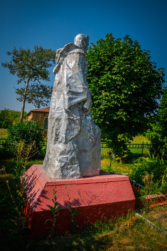 Anıt, heykel Братская могила, Kurskaya oblastı, foto