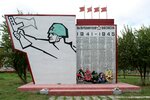 Погибшим в годы в Великой Отечественной войны (Shkolnaya ulitsa No:11Г, selo Suzdalka), anıt, heykel  Novosibirskaya oblastından