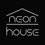 The Neon House (Voroshilova Street No:2Г6), tabela yapımı  Saint‑Petersburg'dan