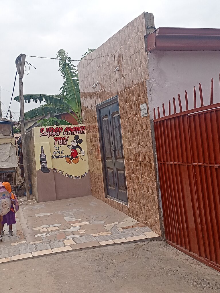 Bar Sharp corner pub, Akra, foto