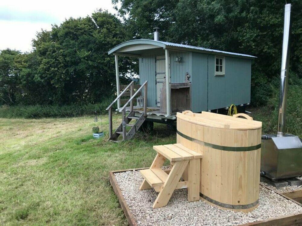 Otel Charming Shepherds Hut With Wood Fired Hot Tub, İngiltere, foto