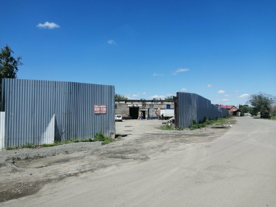 Yapı malzemeleri pazarı Forshtadt, Orsk, foto
