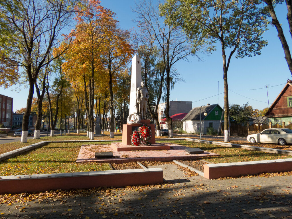 Anıt, heykel Братская могила, Svisloç, foto