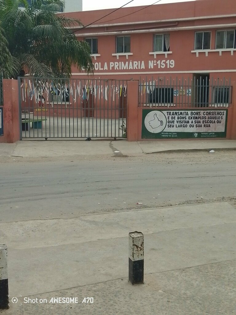 Ortaokul Complexo Escolar, Loanda, foto