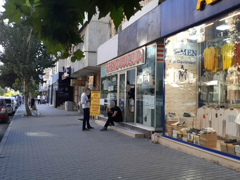 Giyim mağazası Brend Ucuzluq Neftçilər, Bakü, foto