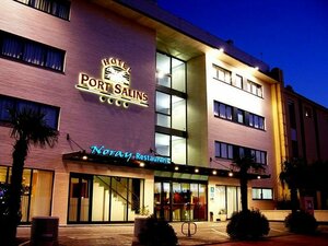 Hotel Port Salins (Castello d'Empuries, Av. de Fages de Climent, 10-15, Empuriabrava), otel