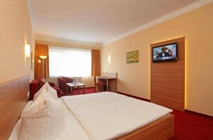 Sporthotel Neuruppin - Apartmenthaus mit Ferienwohnungen (Trenckmannstraße No:14, Neuruppin), otel  Neuruppin'den