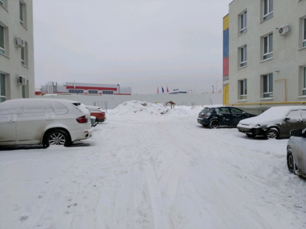 Otoparklar Parking lot, Samara, foto
