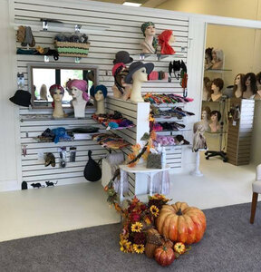 Roland's Wig Salon (North Carolina, Mecklenburg County, Matthews), güzellik salonu  Matthews'ten