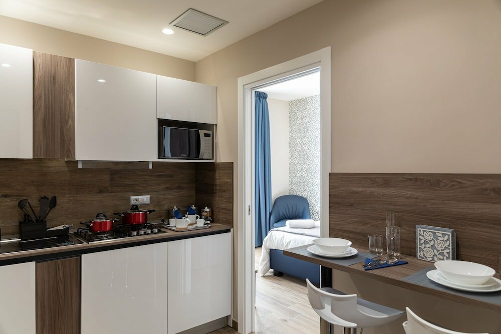 Otel Famalu Apartments, Napoli, foto