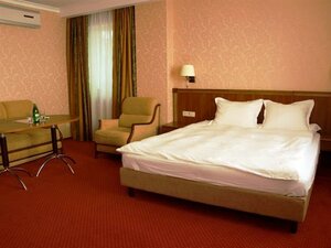 Delice (vulytsia Ulasa Samchuka No:8, Lviv), otel  Lviv'den