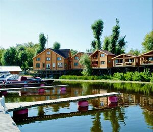 Hotel Fregat (Brovarskyi Avenue No:18К), otel  Kiev'den