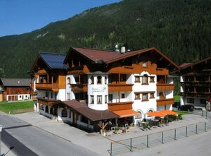 Hotel zum grünen Tor (Tyrol, Schwaz, Juns, 609), otel  Tux'tan