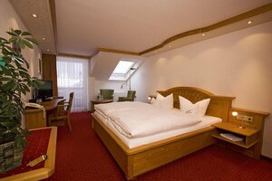 Landhotel Voss (North Rhine-Westphalia, Olpe, Winterberger Straße), otel  Kuzey Ren‑Vestfalya'dan