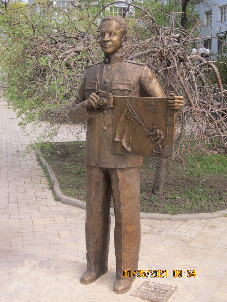 Anıt, heykel Памятник Евгению Халдею, Donetsk, foto
