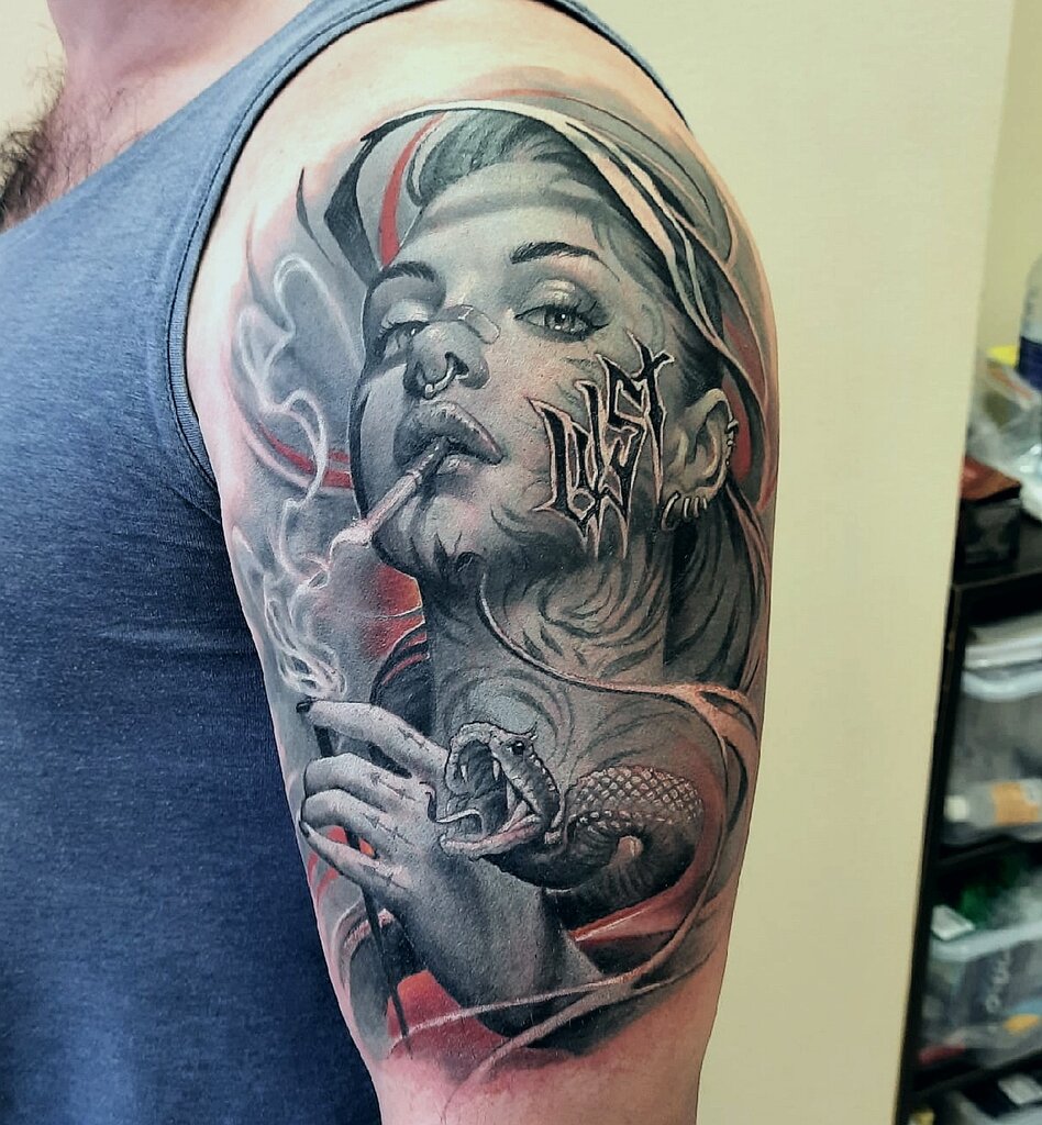 Dövmeciler Tattoo-studio Chaika, Yekaterinburg, foto