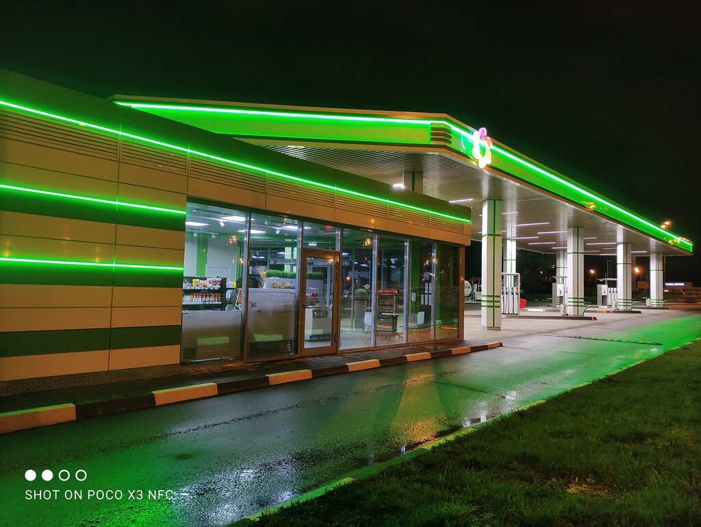 Benzin istasyonu CoBAS, Moskova, foto