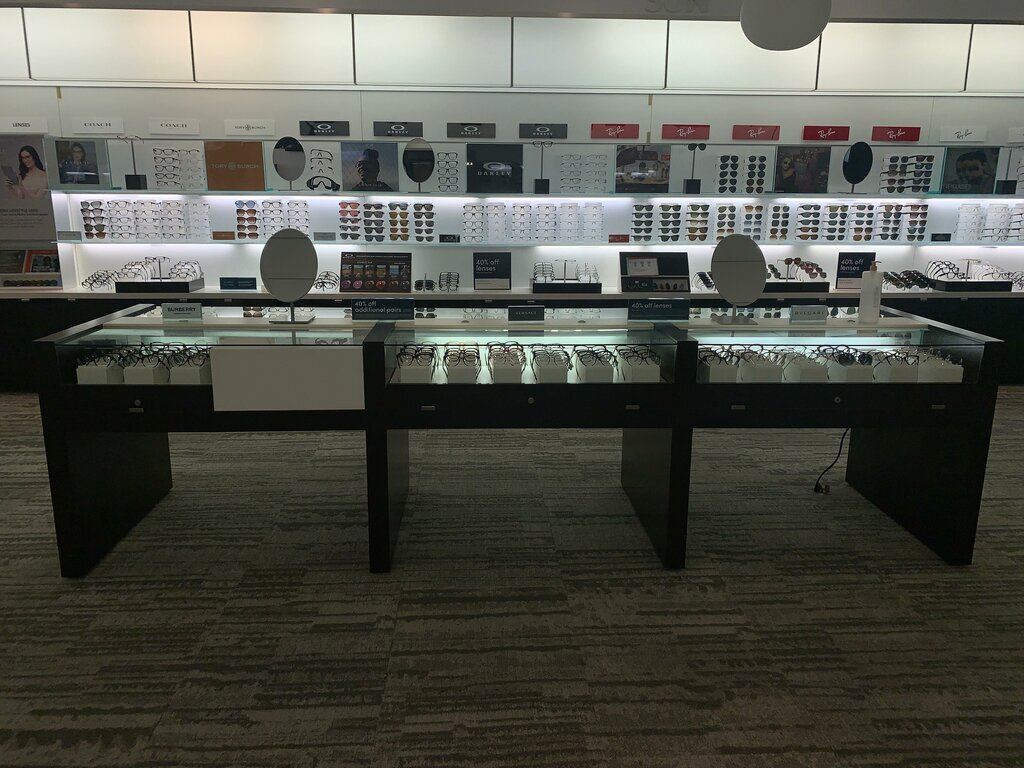 Giyim mağazası LensCrafters, Pittsburg, foto