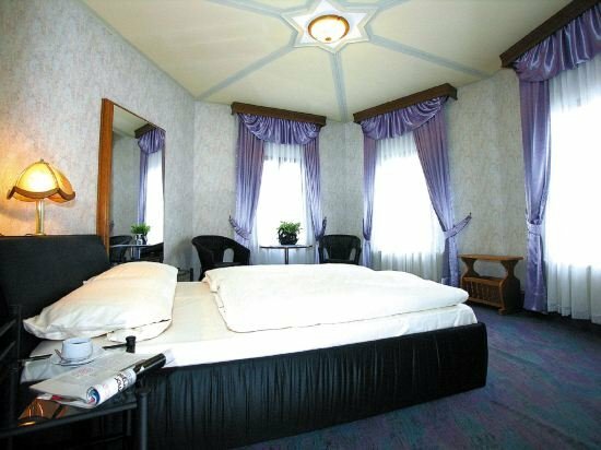 Otel Ellenzer Goldbäumchen, Renanya‑Palatinate, foto