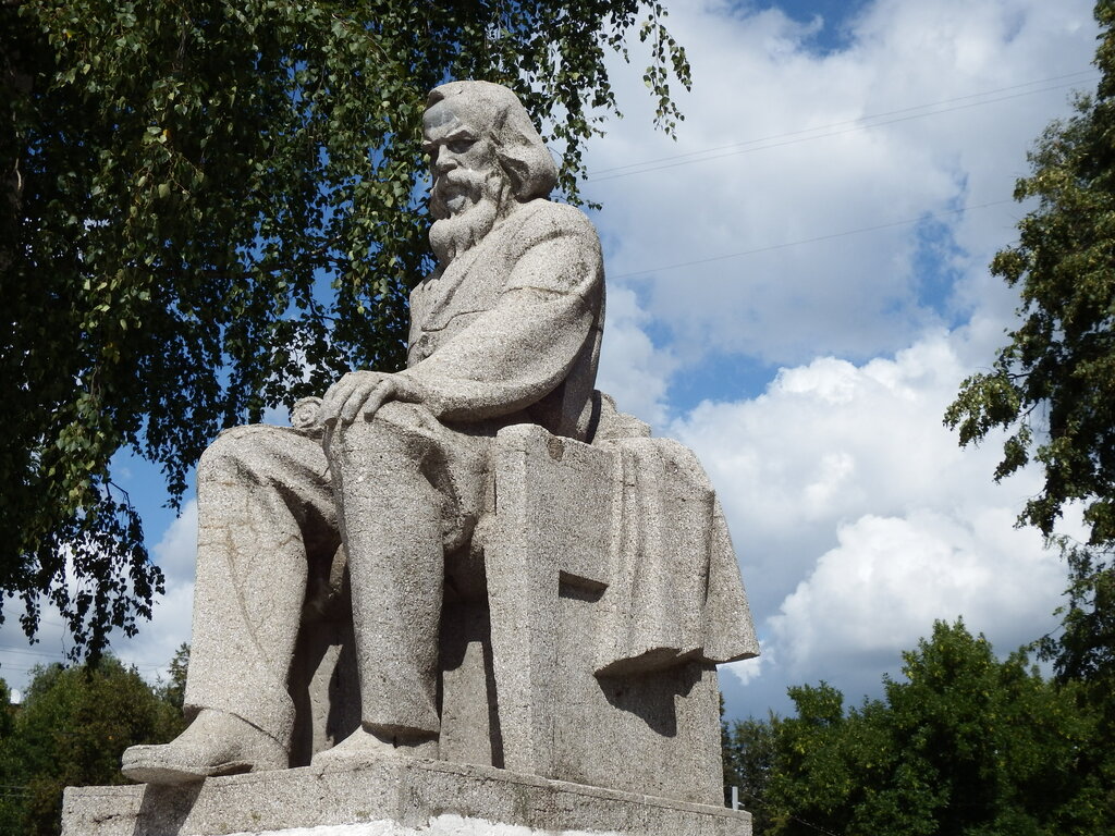 Anıt, heykel Д.И. Менделеев, Novomoskovsk, foto