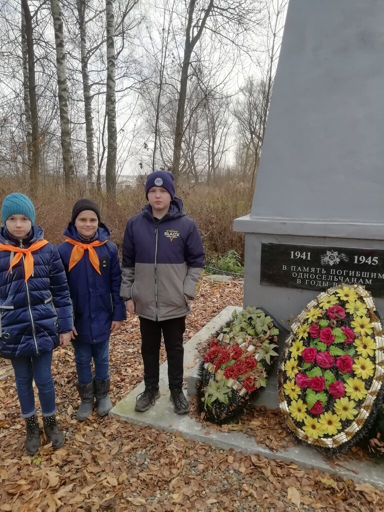 Anıt, heykel Односельчанам павшим на фронтах Второй Мировой войны, İvanovskaya oblastı, foto