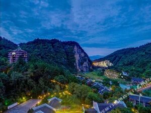 Harmona Resort & SPA Zhangjiajie (Hunan Province, gorodskoy okrug Chzhantszyatsze), otel  Hunan'dan