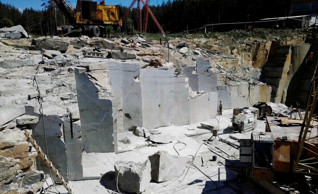 Madencilik işletmeleri Granite quarry Lisya gorka, Çeliabinskaya oblastı, foto