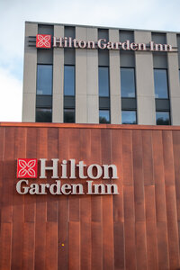 Hilton Garden Inn Snowdonia (Conwy, Conway Road), otel  Galler'den
