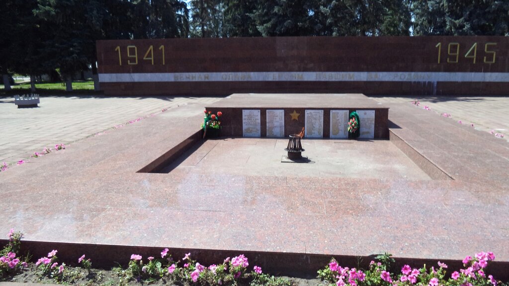 Anıt, heykel Вечный огонь, Briansk, foto