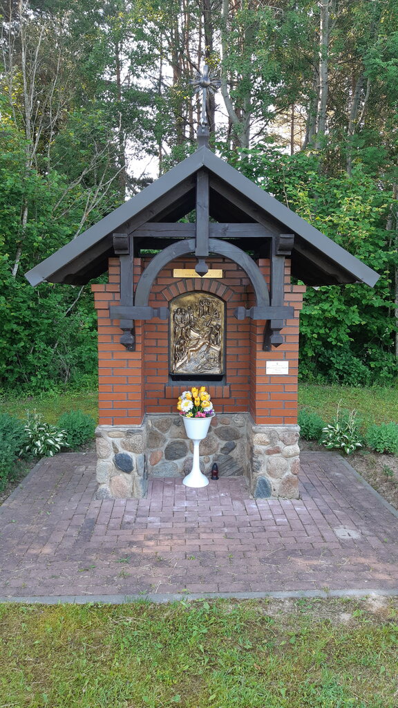 Şapel, haç anıtı Иисуса пригвождают к кресту, Minskaya oblastı, foto