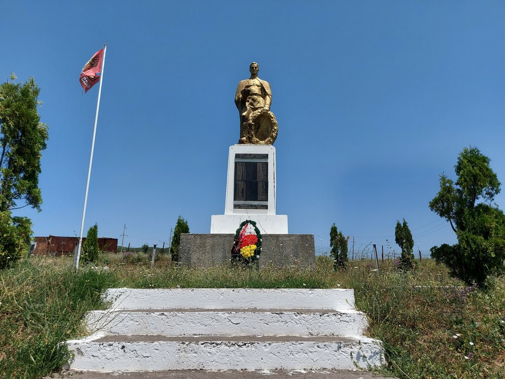 Anıt, heykel Погибшим в Великой Отечественной Войне, Tshinvali Bölgesi, foto