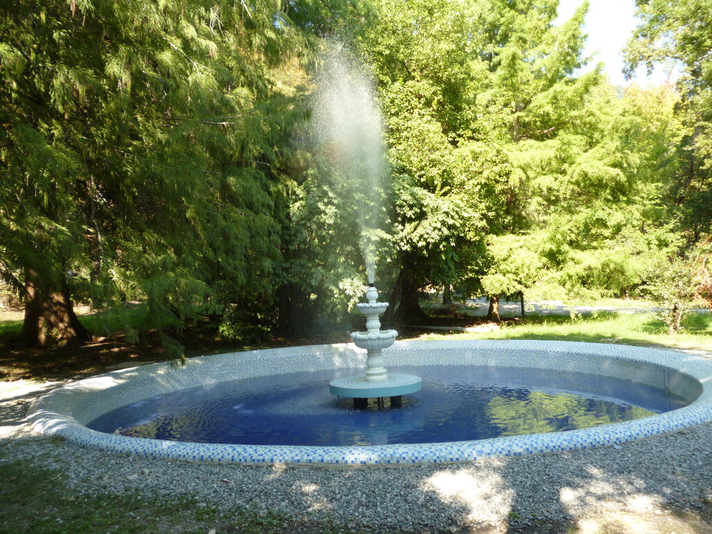Çeşme Fountain, Gagra, foto