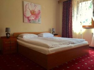 Hotel Kolorowa (Lower Silesian Voivodeship, Powiat Jeleniogórski, Karpacz, Konstytucji 3 Maja), otel  Karpacz'tan