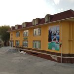 Tajik-Russian boarding School Hotam (ulitsa Ispechak No:6, Dushanbe), lise  Duşanbe'den