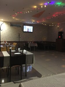 Cafe Rodnik (Beryozovaya ulitsa No:37), kafe  Yekaterinburg'dan