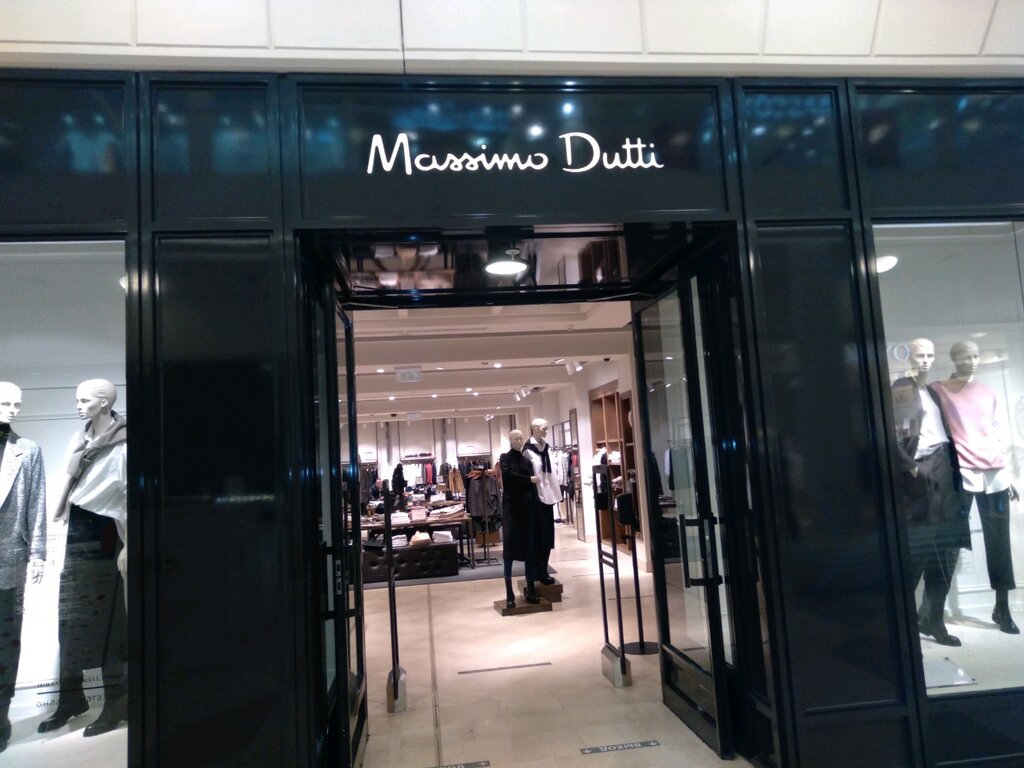 Giyim mağazası Massimo Dutti, Saint‑Petersburg, foto