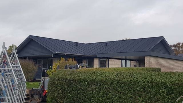 Çatı ve çatı materyalleri Nordjysk Tagdækning Hadsund ApS, Kuzey Danimarka, foto
