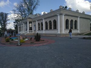 Pavilionul Expozițional (Transnistria, Parcul Catherine), sergi salonları, galeriler  Tiraspol'dan