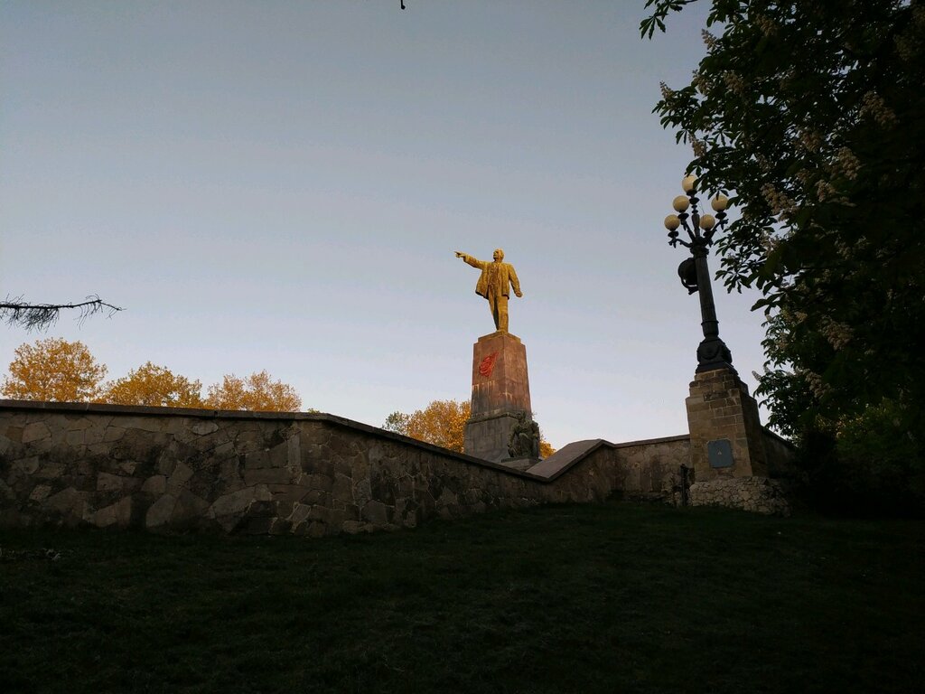 Meydan сквер у памятника В.И. Ленину, Sevastopol, foto