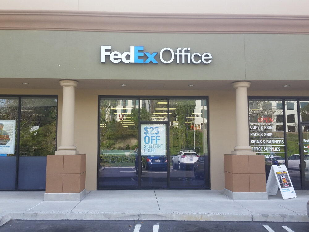 Fotokopi dükkanları FedEx Office Print & Ship Center, Kaliforniya Eyaleti, foto