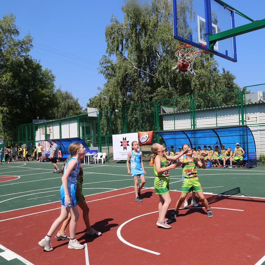 Spor alanı Баскетбольная площадка, Izhevsk, foto