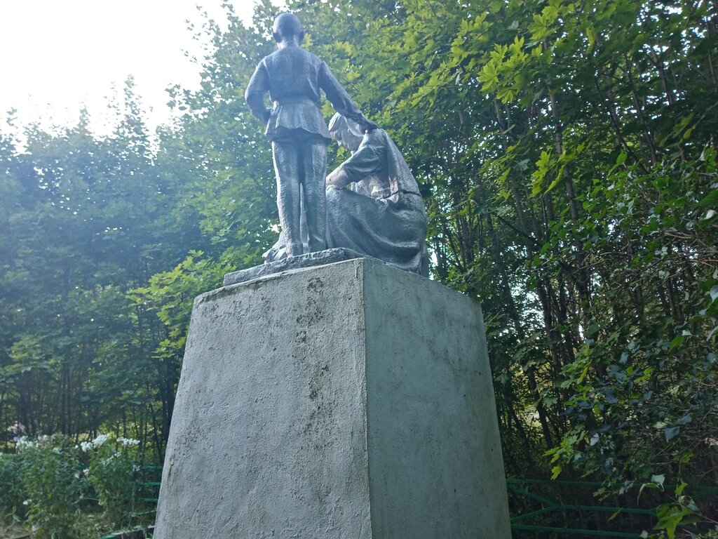 Anıt, heykel Братская могила, Kalujskaya oblastı, foto