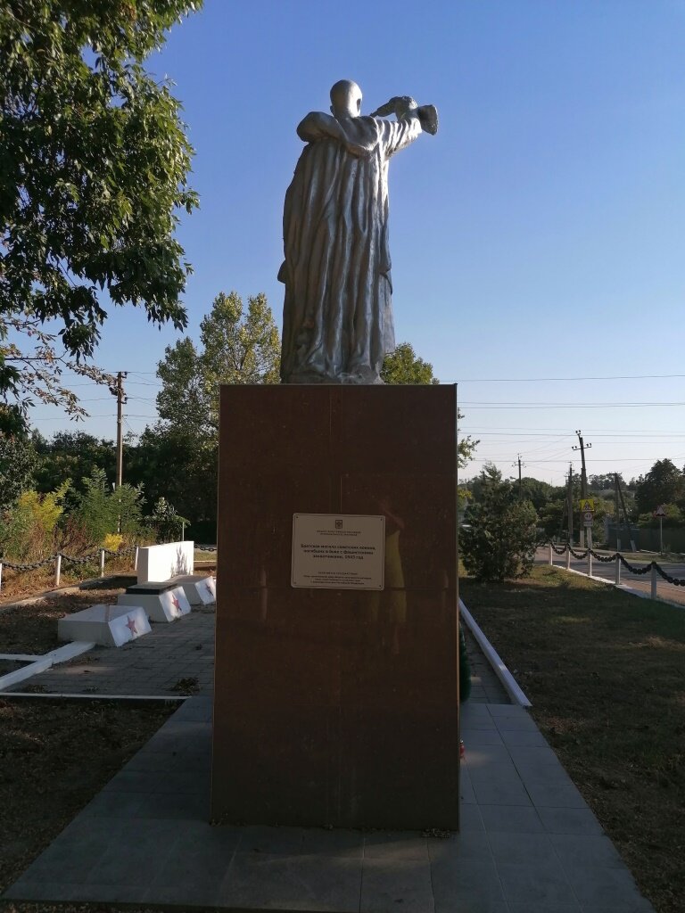 Anıt, heykel Воинам-освободителям, Krasnodarski krayı, foto