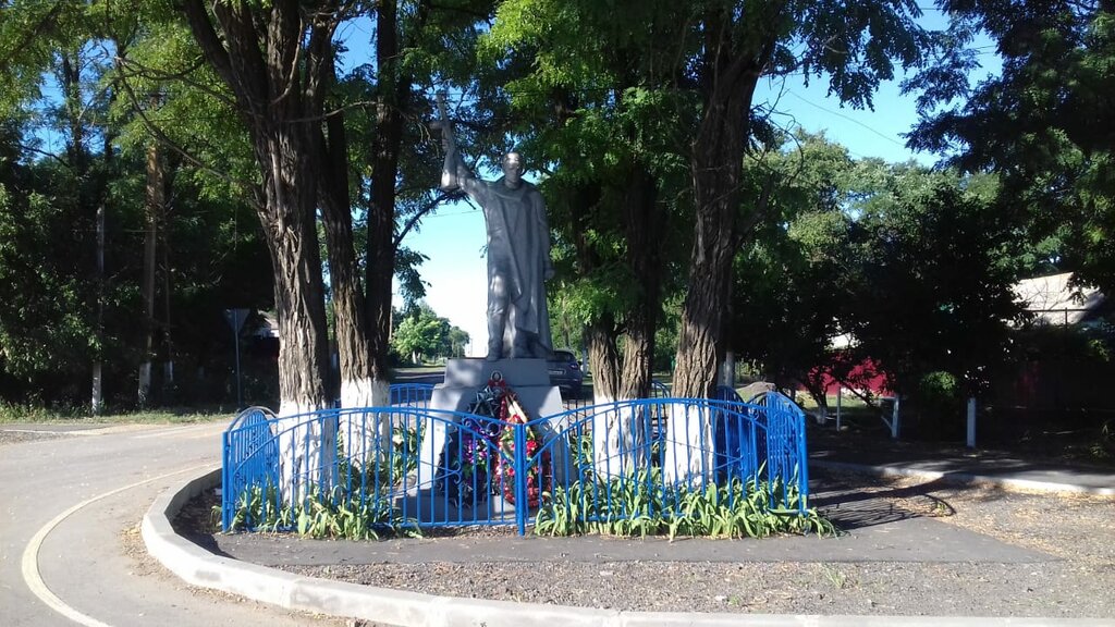 Anıt, heykel Братское захоронение, Rostovskaya oblastı, foto